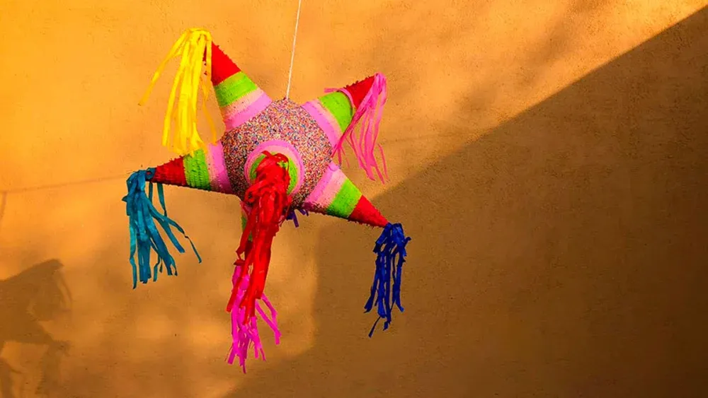 ¿Ya sabes cuál es el significado de la piñata de las posadas?
